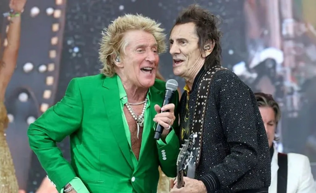 Rod Stewart And Ronnie Wood Reunite At Glastonbury After 54 Years